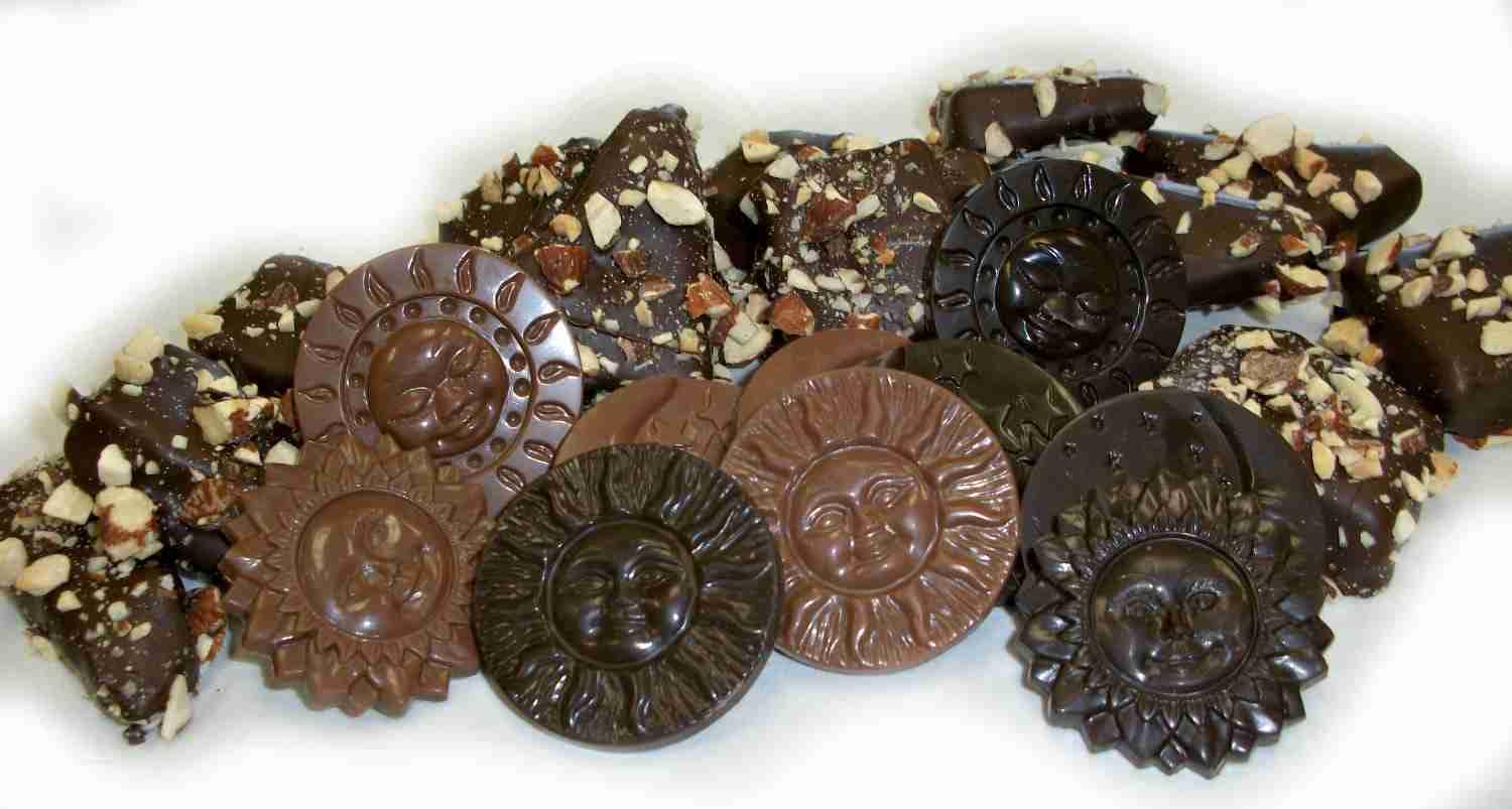 How To Achieve Professional-Looking Shiny Chocolate Candy At Home ...